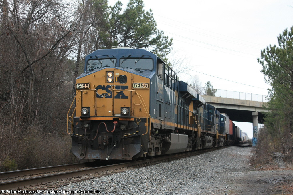 CSX 5455 and train Q033